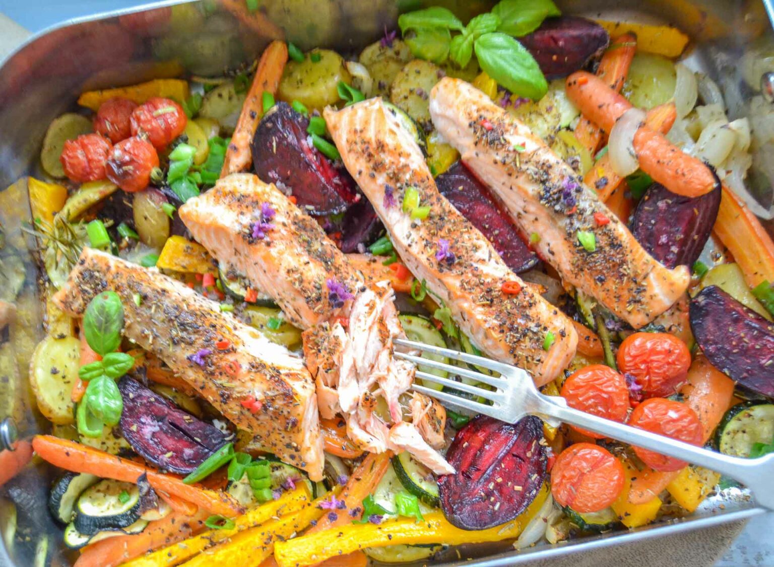Ofenlachs Mit Kartoffeln Und Gemuse