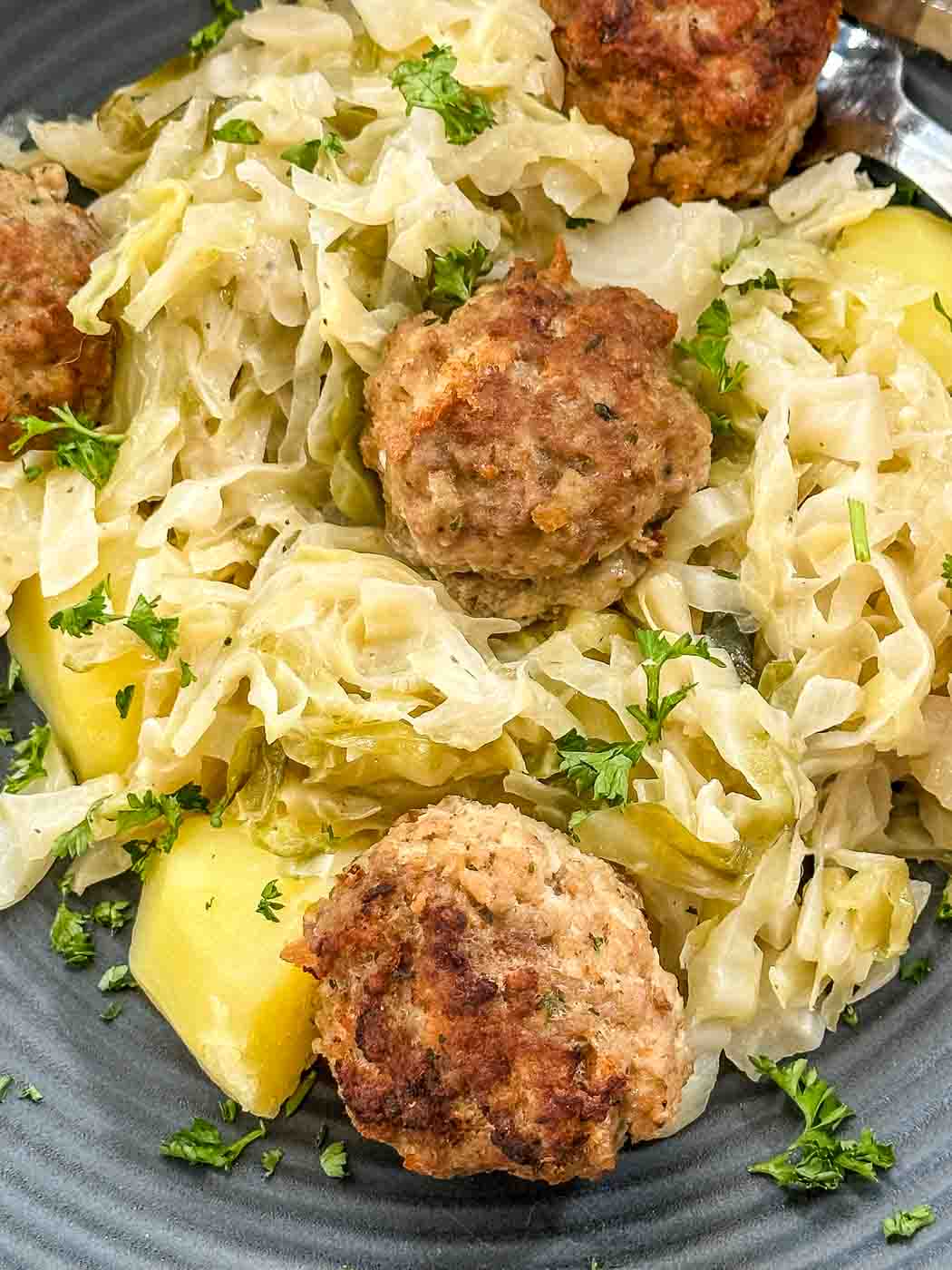 Spitzkohl zubereiten | Rezept mit Hackbällchen - Kochen aus Liebe