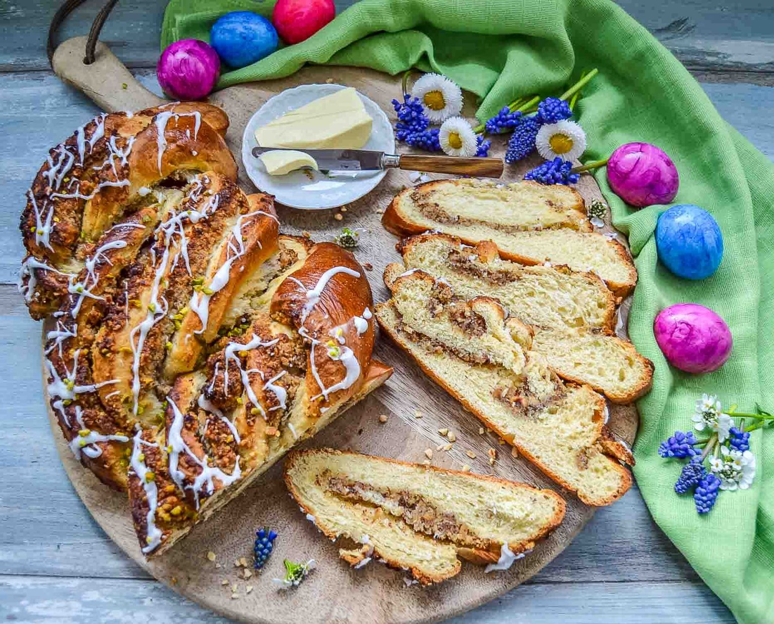 Omas saftiger Hefe Nusszopf - Kochen aus Liebe
