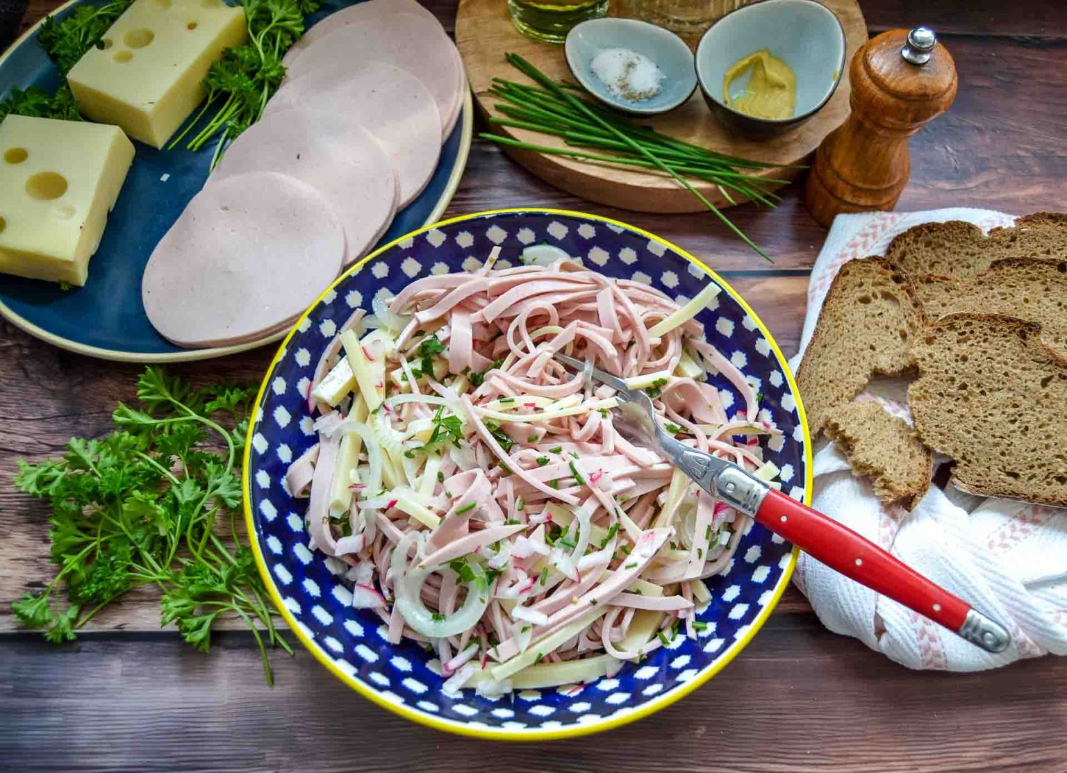 Brokkolisalat roh mit Apfel und Nüssen - Kochen aus Liebe