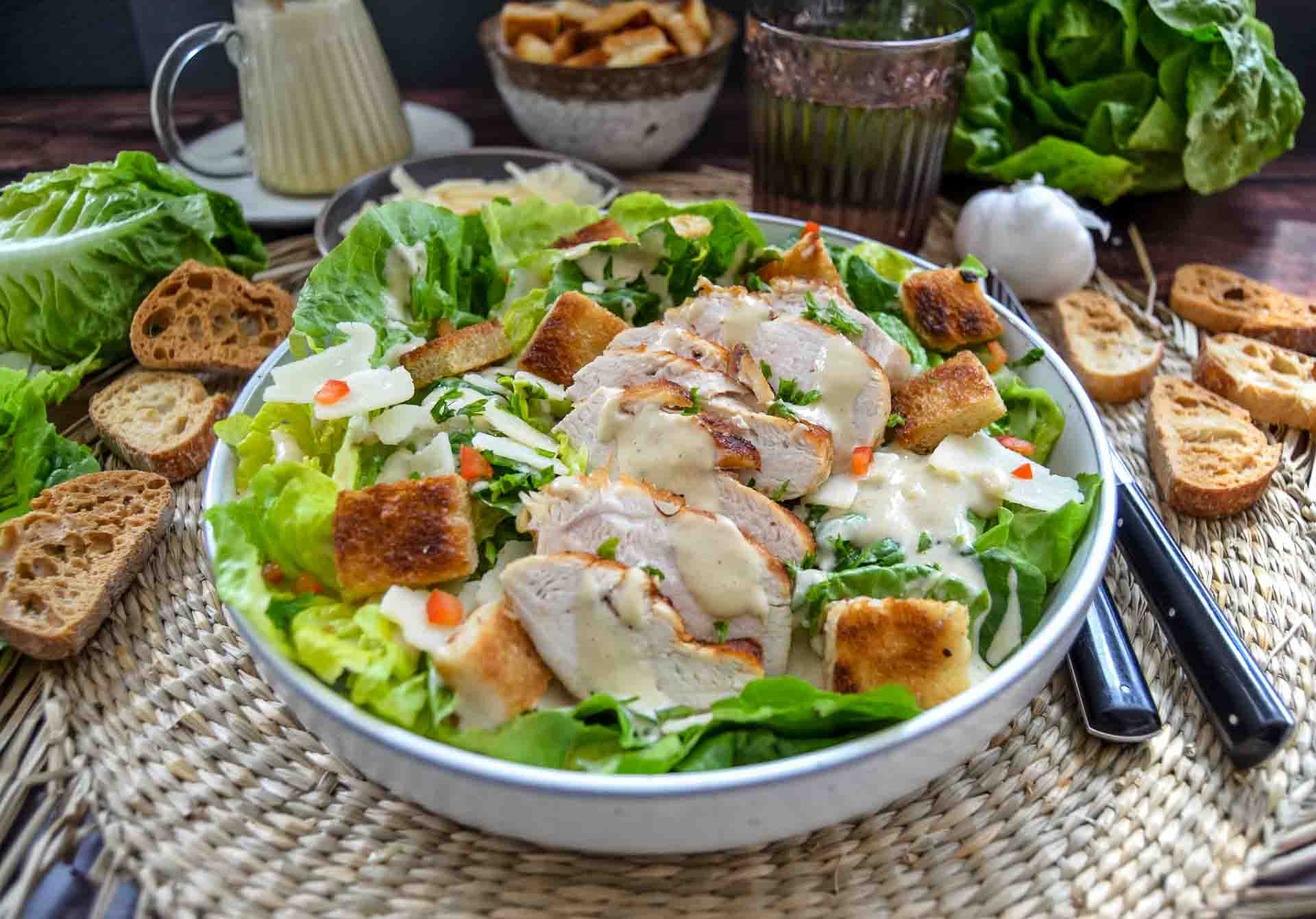Caesar Salat mit original Dressing - Kochen aus Liebe